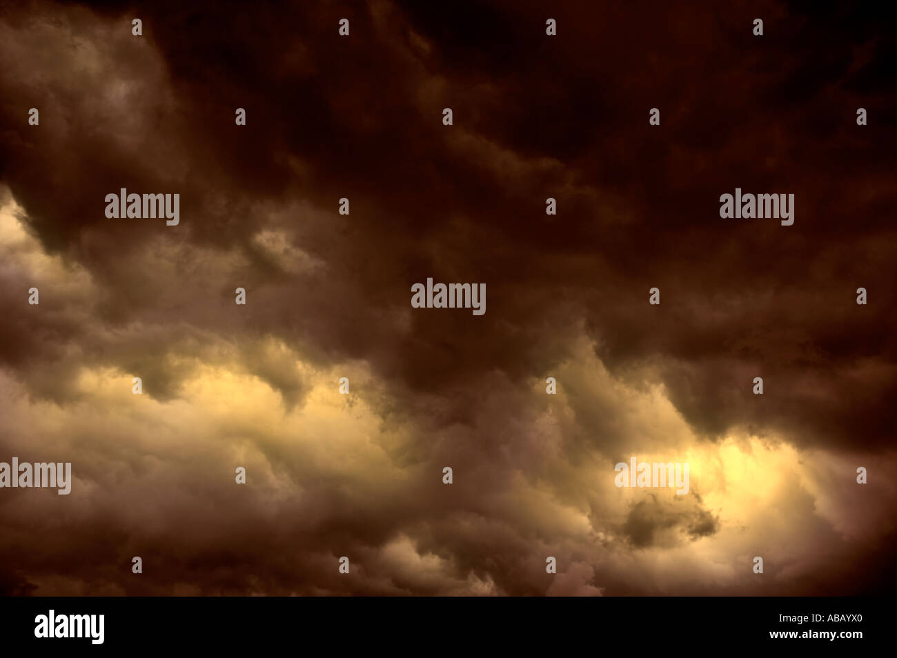 RED AND GOLD DARK THUNDERY STORM CLOUDS IN SKY Stock Photo - Alamy