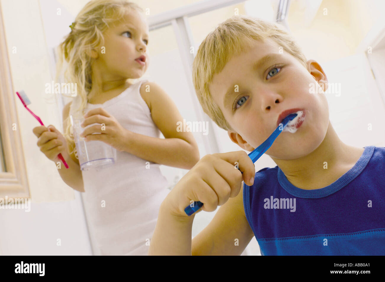 Kids brushing teeth Stock Photo - Alamy