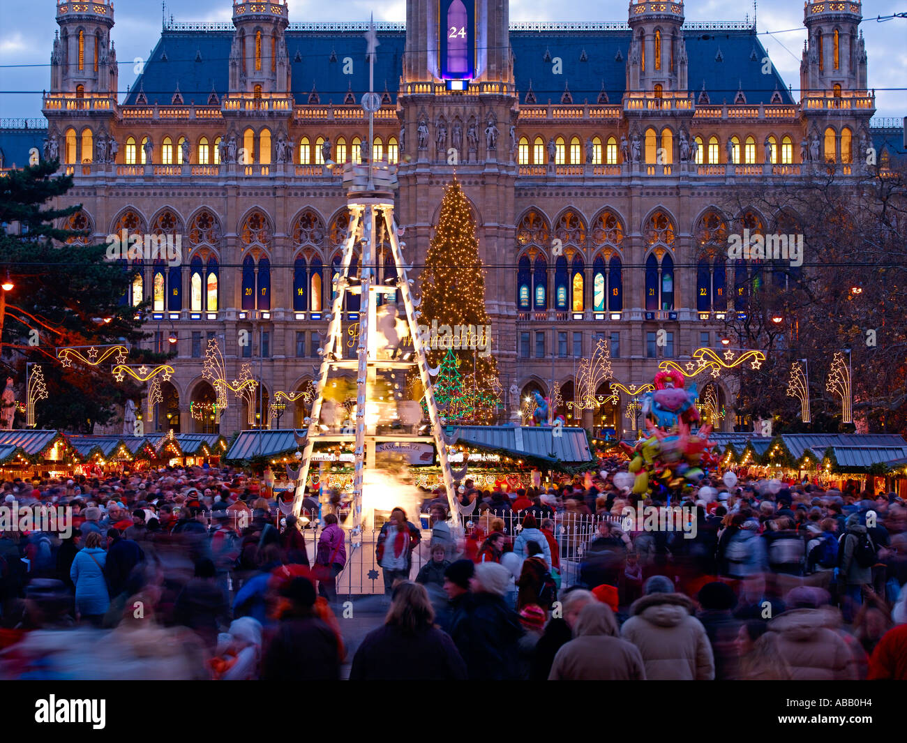 Vienna, Rathaus & Xmas Market 2005 Stock Photo - Alamy