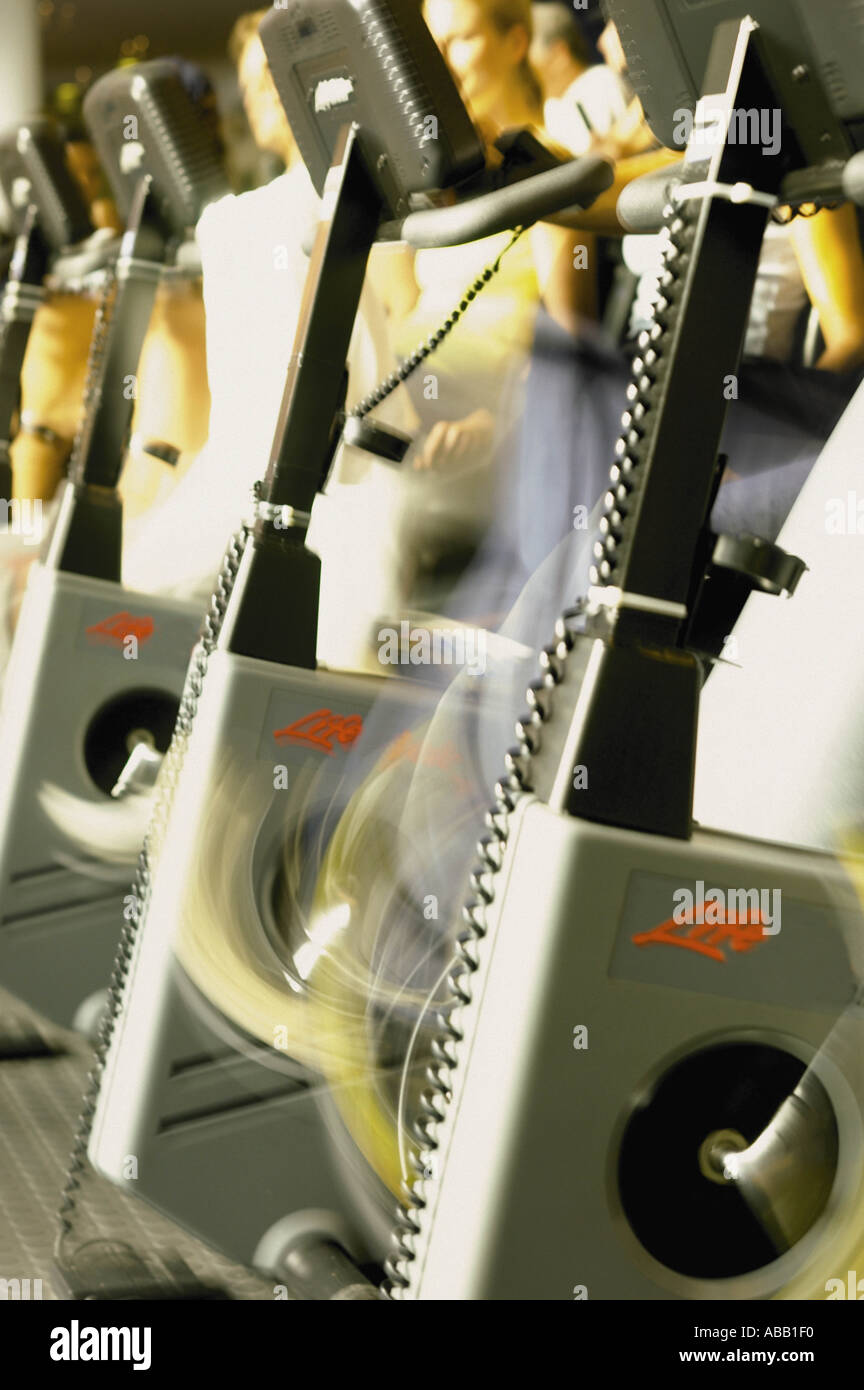 Line cycles hi-res stock photography and images - Alamy