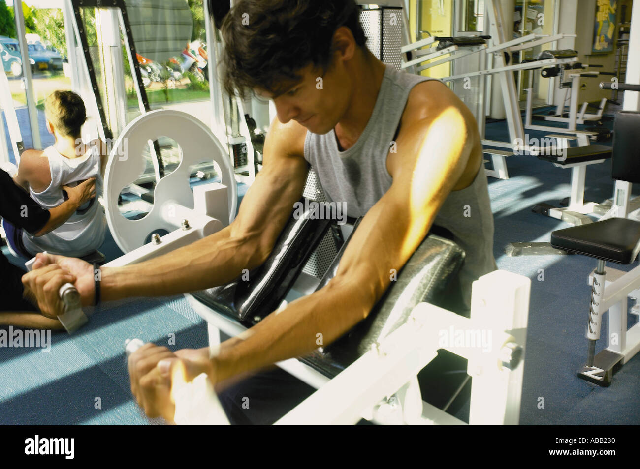 Muscular men trying hi-res stock photography and images - Alamy