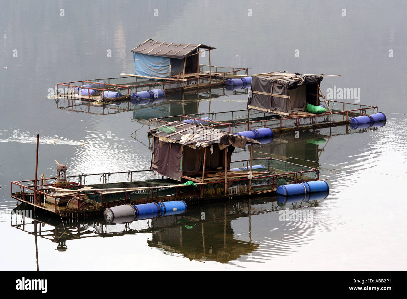 Houseboat Rafts on the Lee River in Liugong Village, Yangshuo, Guilin ...