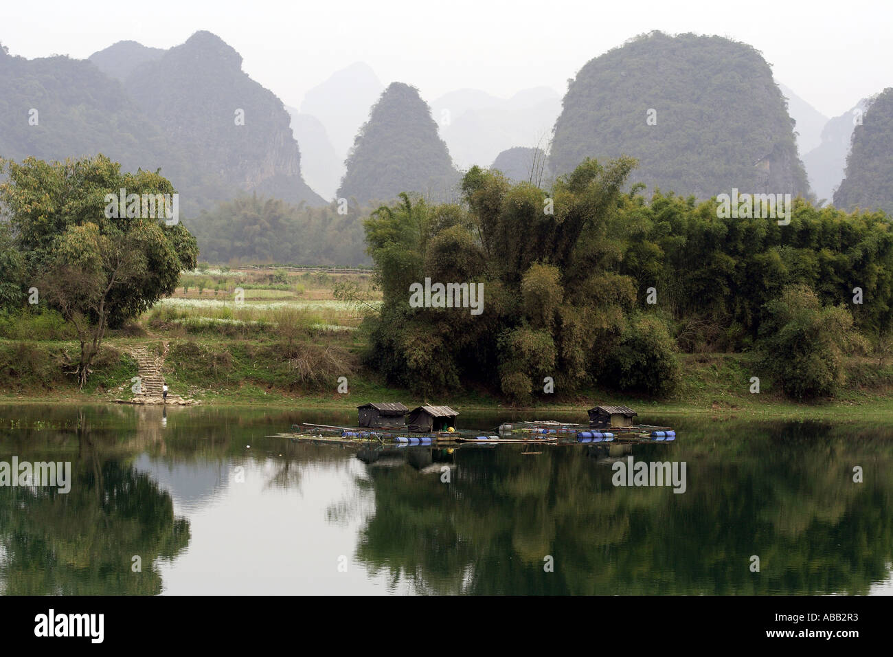 Houseboat Rafts on the Lee River in Liugong Village, Yangshuo, Guilin ...
