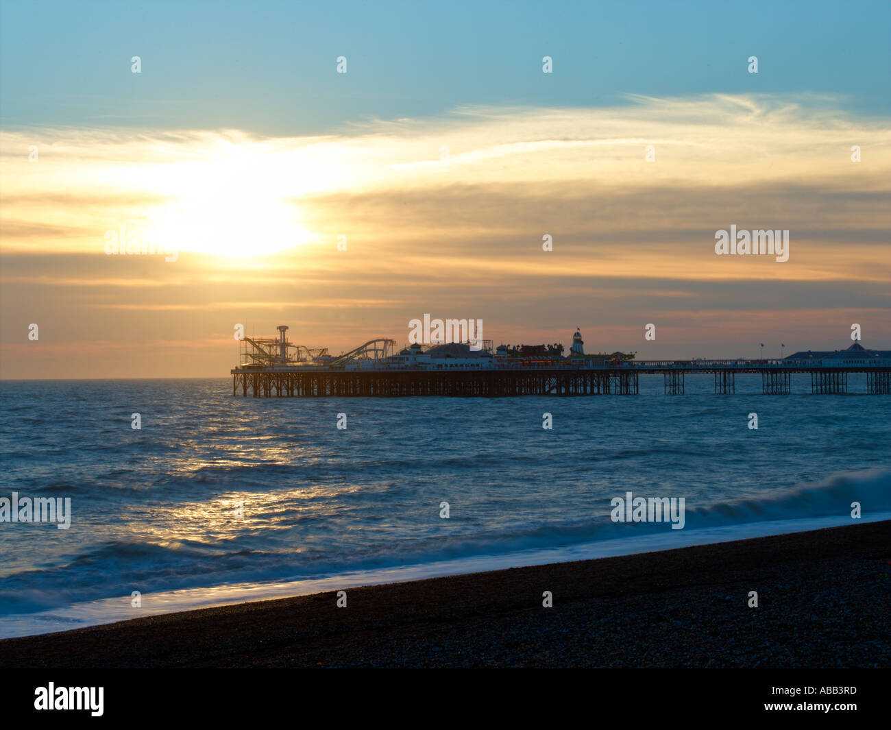 Pier sunsets brighton hi-res stock photography and images - Alamy