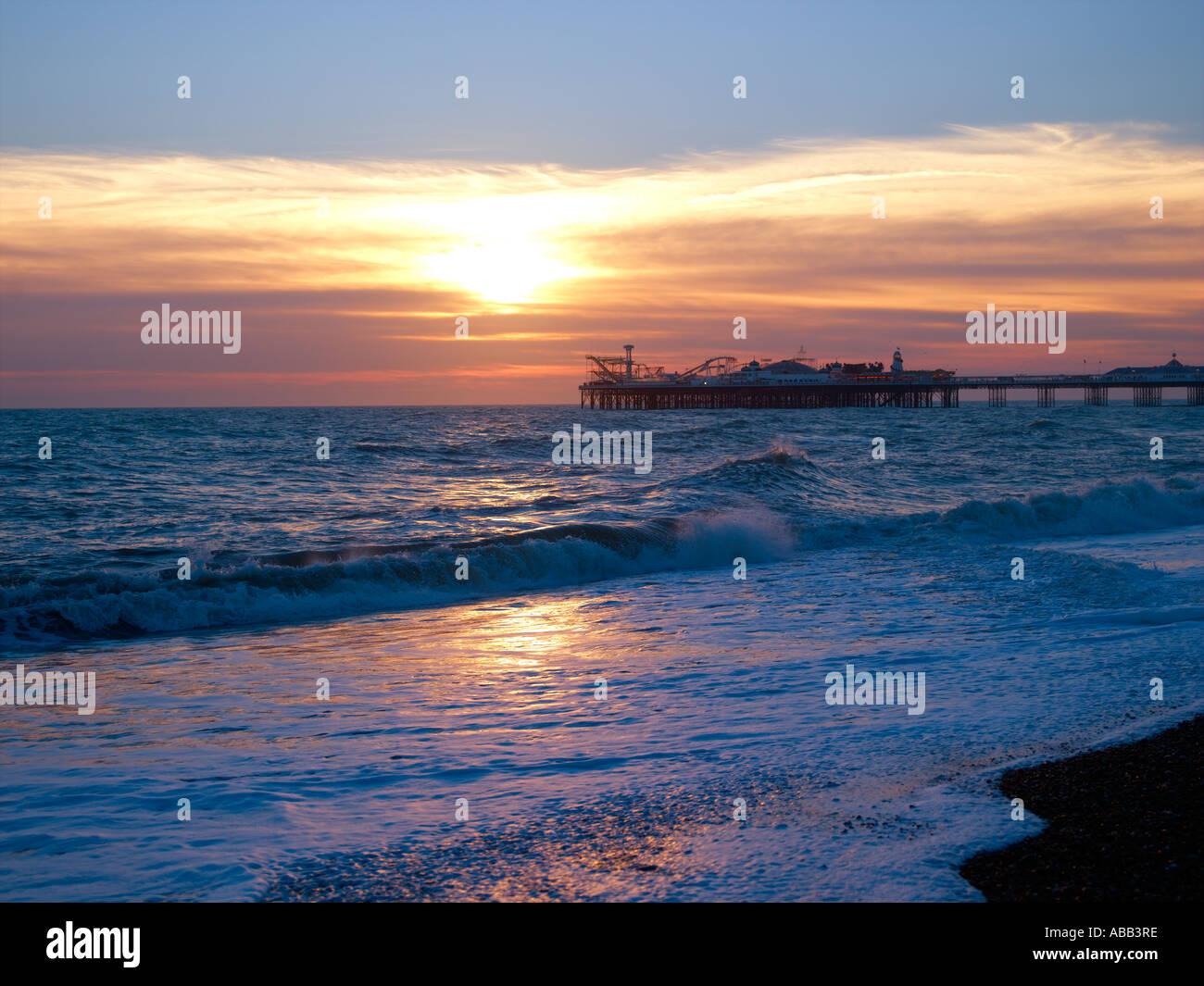 Pier sunsets brighton hi-res stock photography and images - Alamy