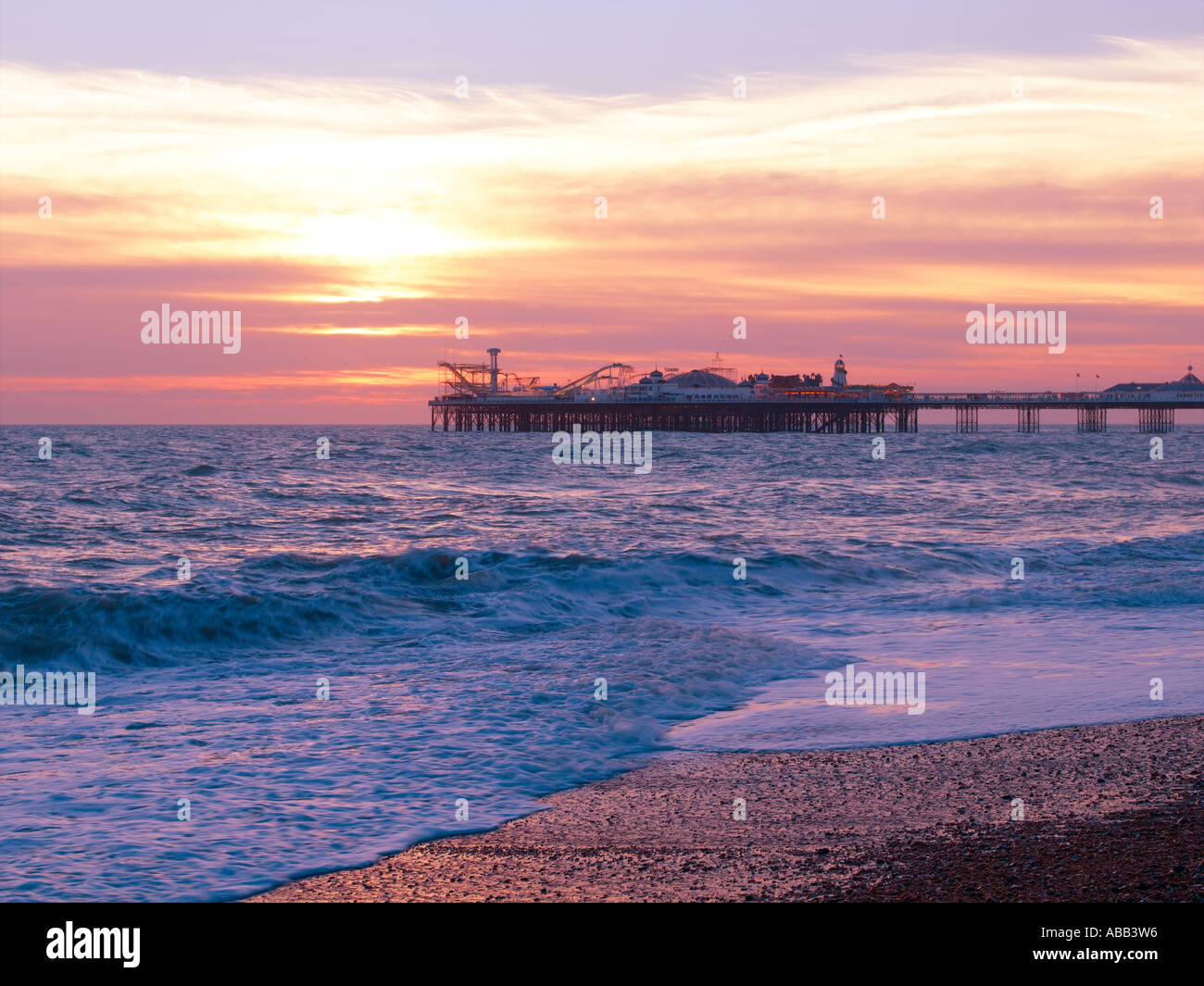 Pier sunsets brighton hi-res stock photography and images - Alamy