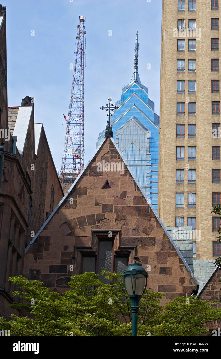 Philadelphia skyline modern traditional architecture Stock Photo - Alamy
