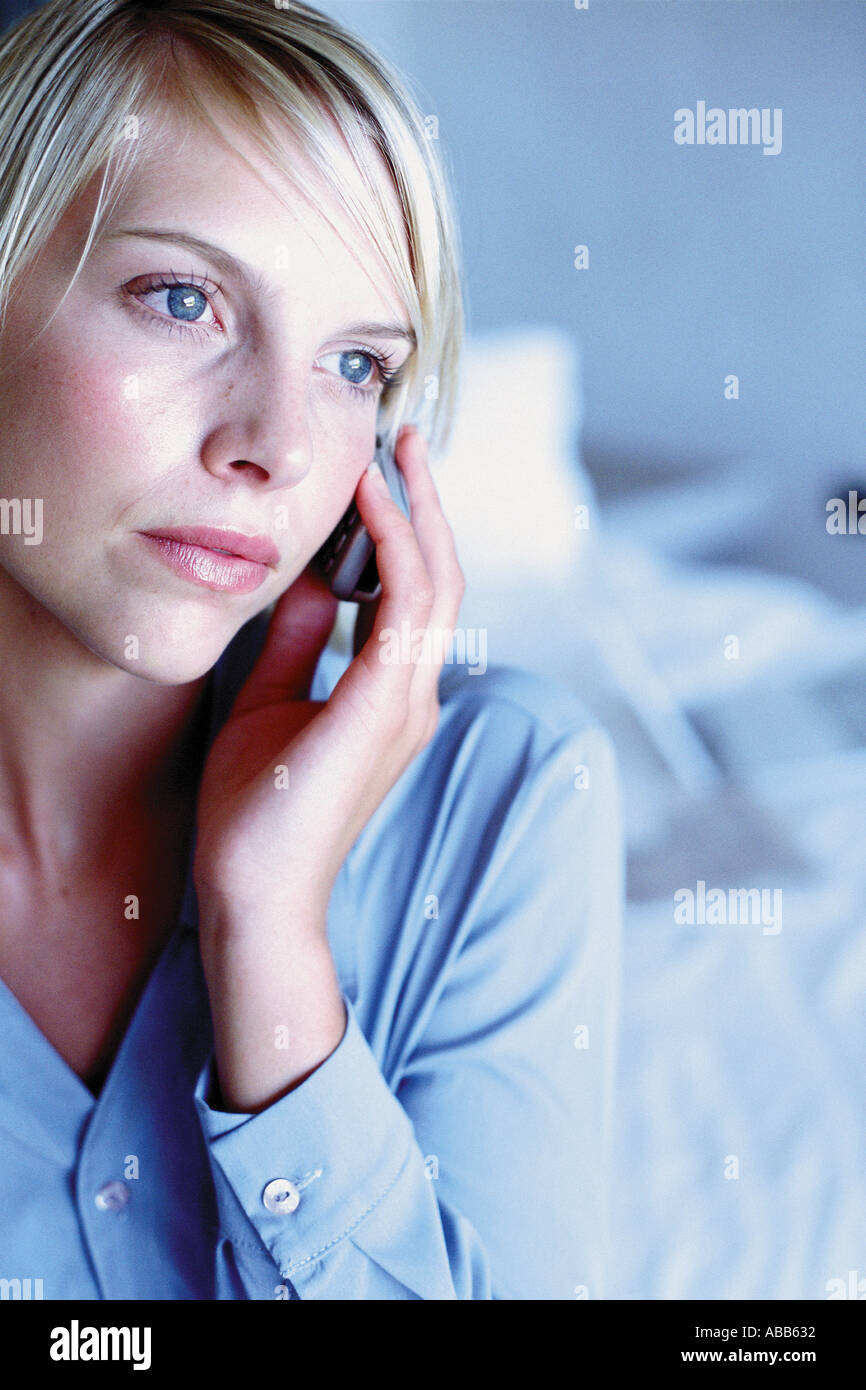 Making a telephone hi-res stock photography and images - Alamy