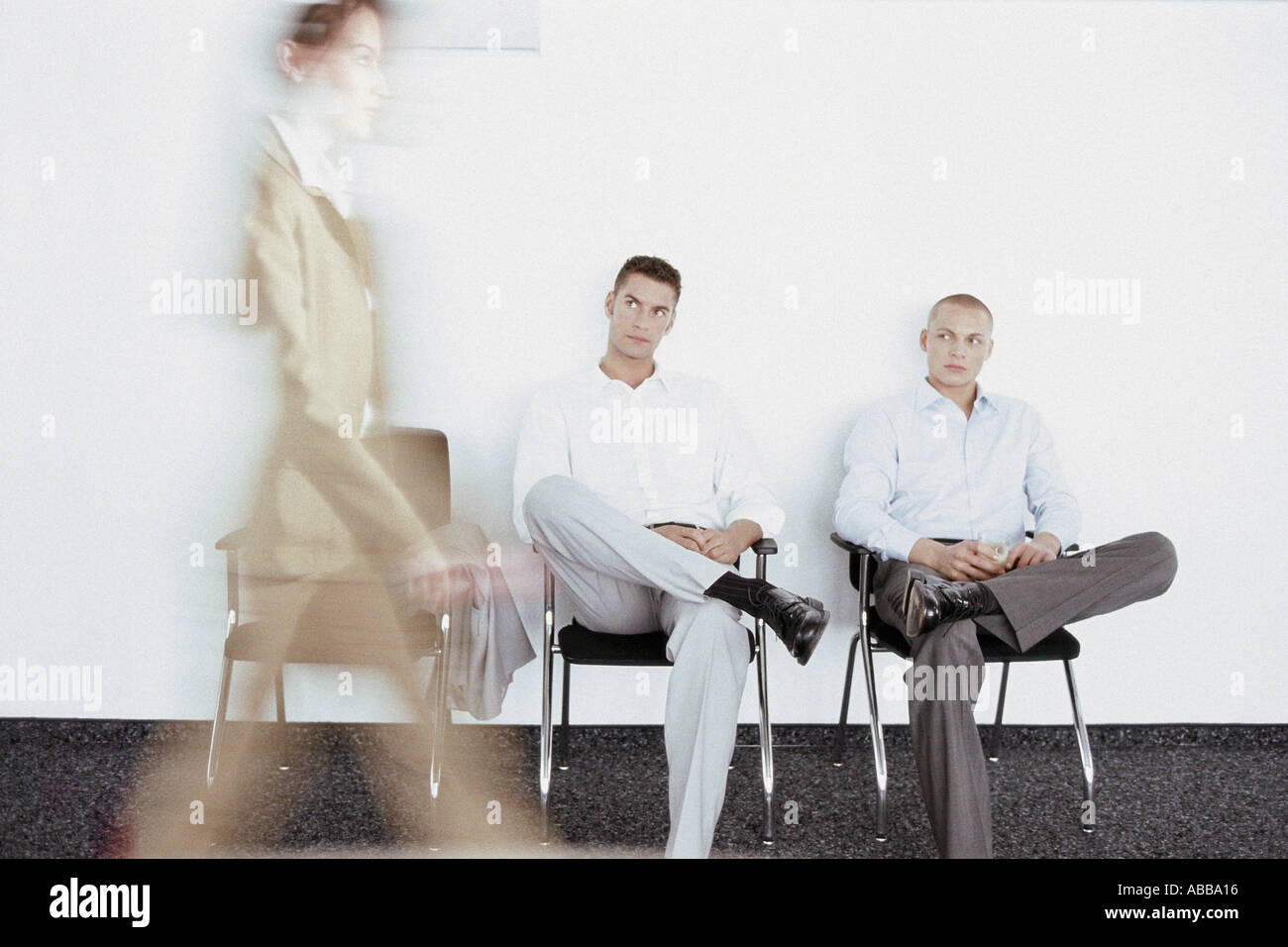 Man eyeing woman walking hi-res stock photography and images - Alamy