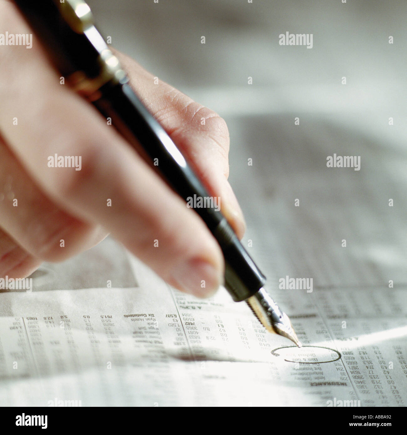 A hand holding a fountain pen Stock Photo - Alamy