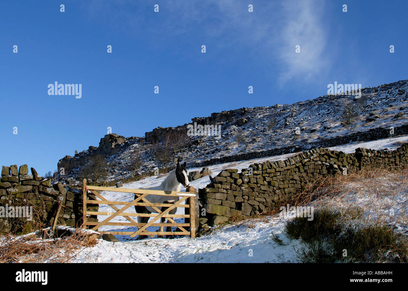 Curbar edge snow hi-res stock photography and images - Alamy