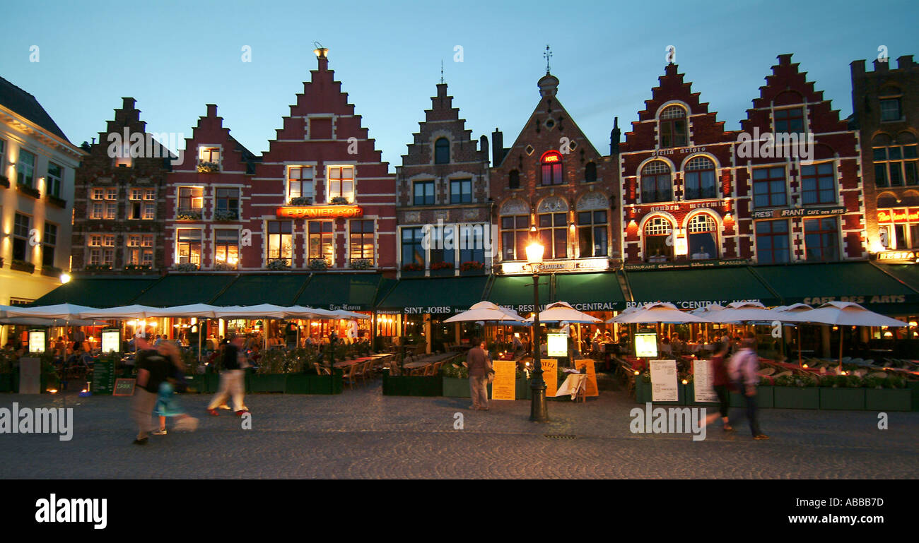 Bruges nightlife hi-res stock photography and images - Alamy