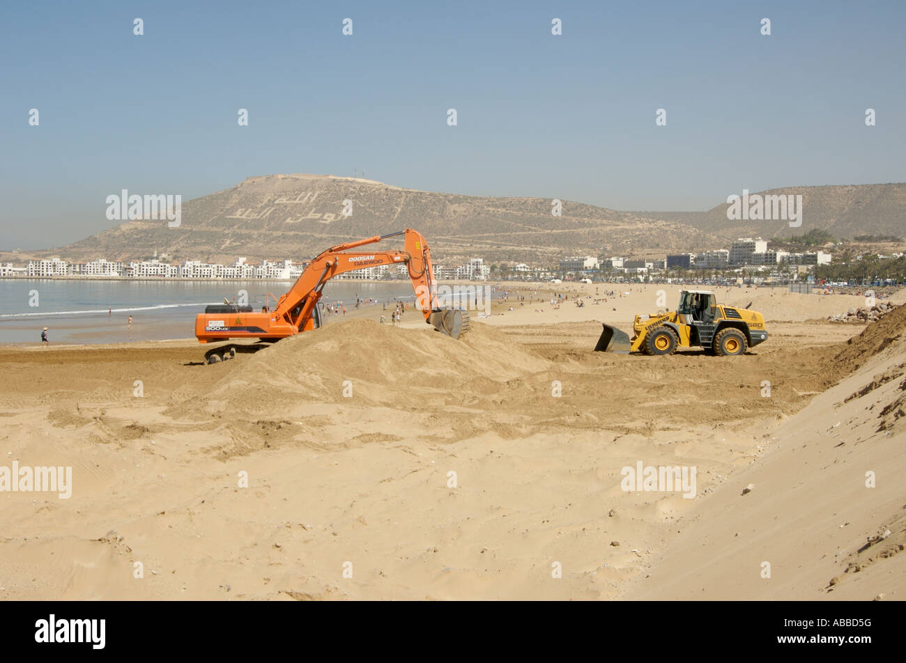 Adding sand hi-res stock photography and images - Alamy