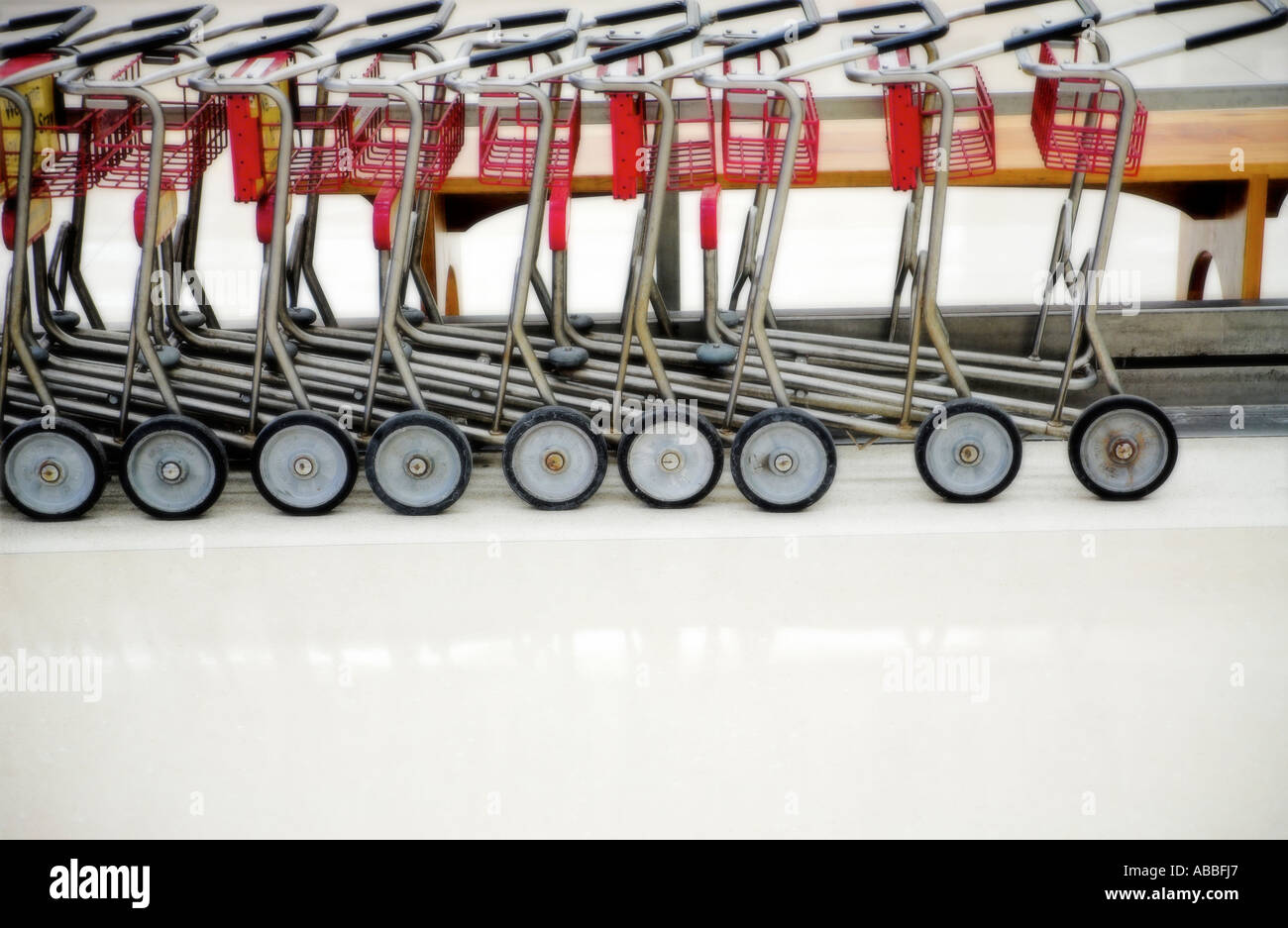 Luggage carts hi-res stock photography and images - Alamy