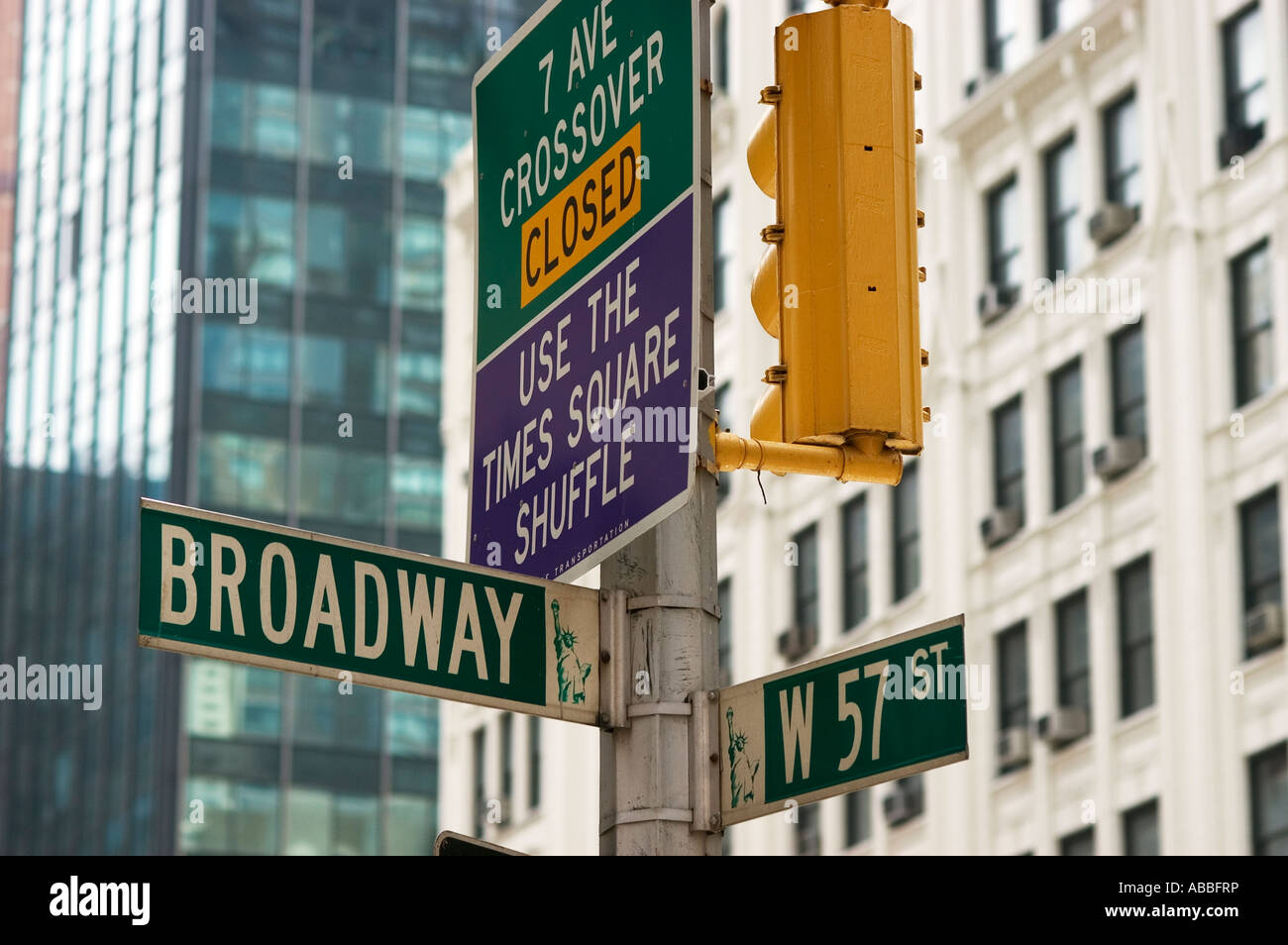 Street corner and sign hi-res stock photography and images - Alamy