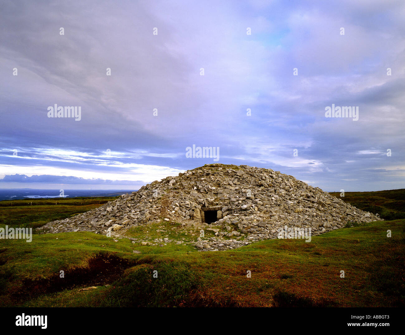 Passage tomb ireland carrowkeel hi-res stock photography and images - Alamy