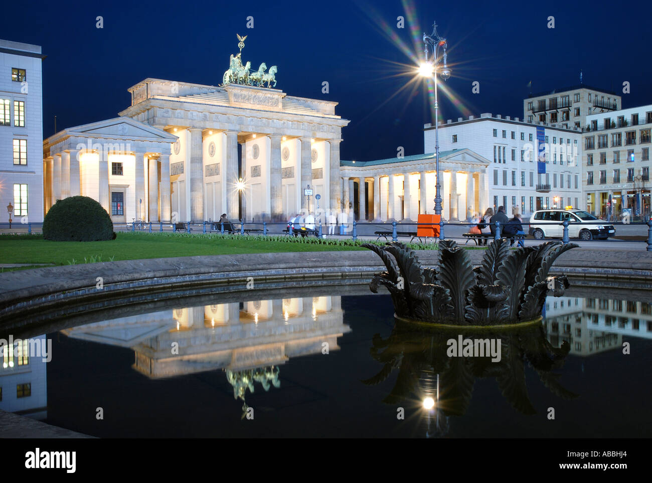 Berlin brandenburger gate Brandenburger Tor Pariser Platz Paris square ...