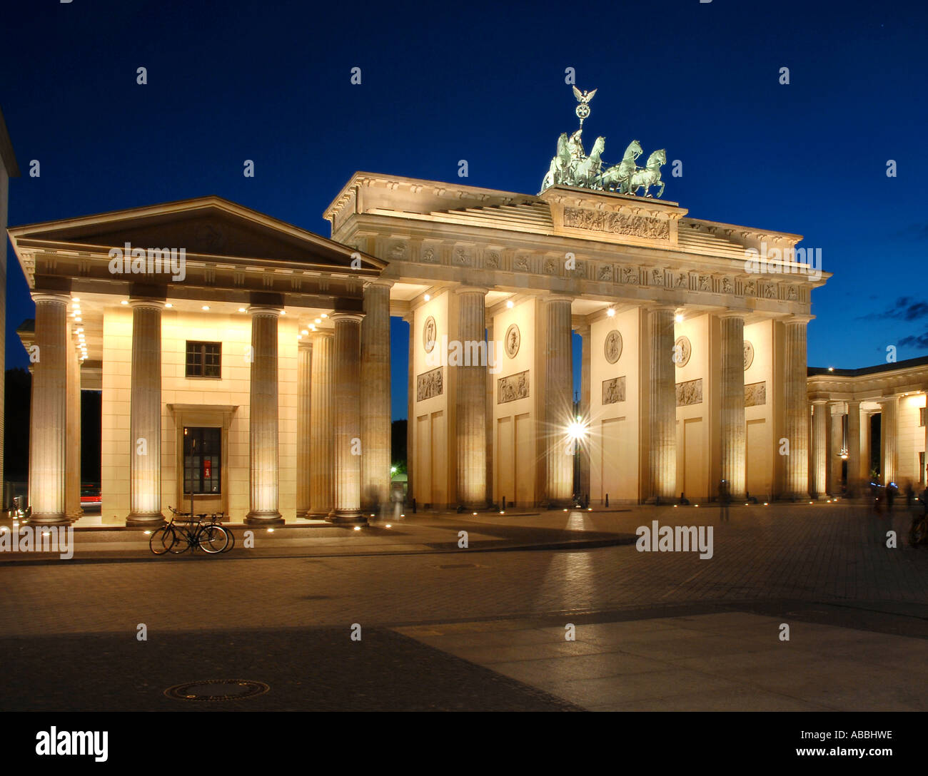 Berlin brandenburger gate Brandenburger Tor Pariser Platz Paris square ...