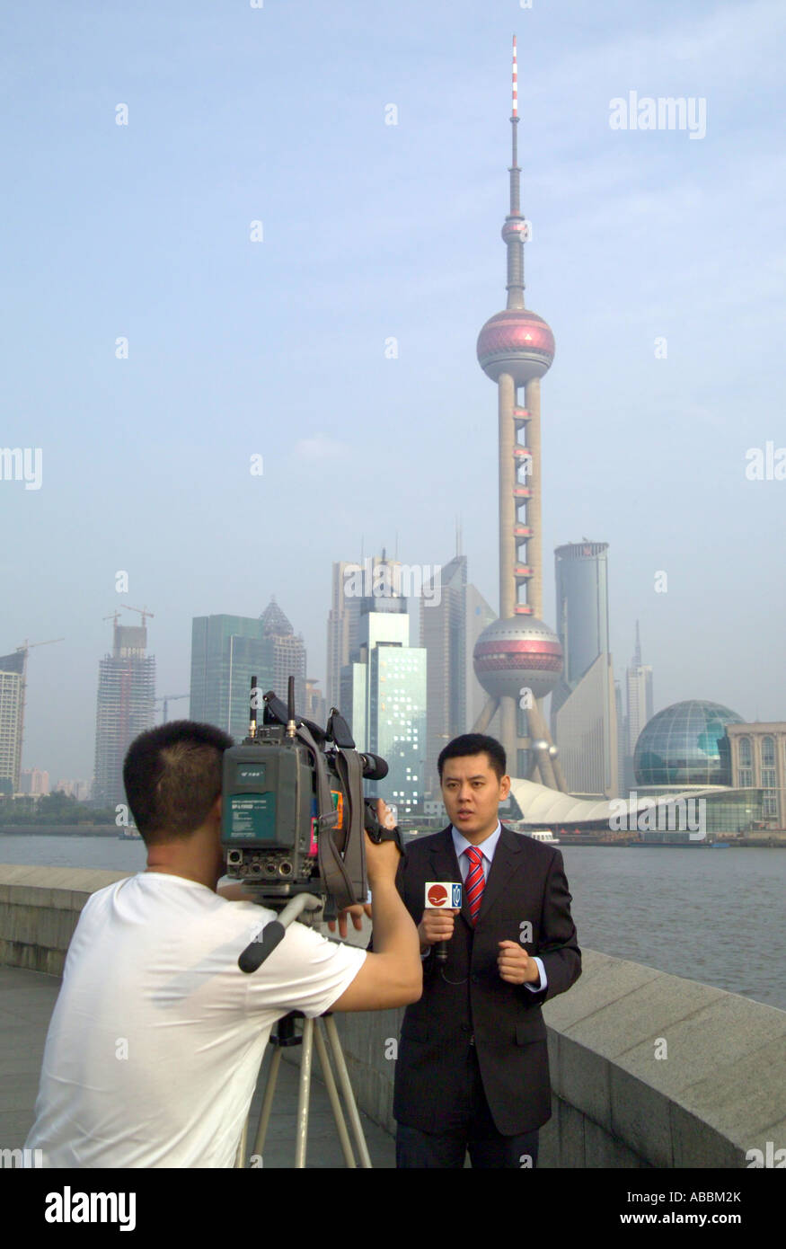 Chinese TV presenter at the Bund Stock Photo - Alamy