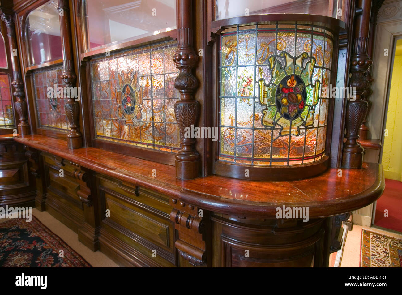 Victorian bar hi-res stock photography and images - Alamy