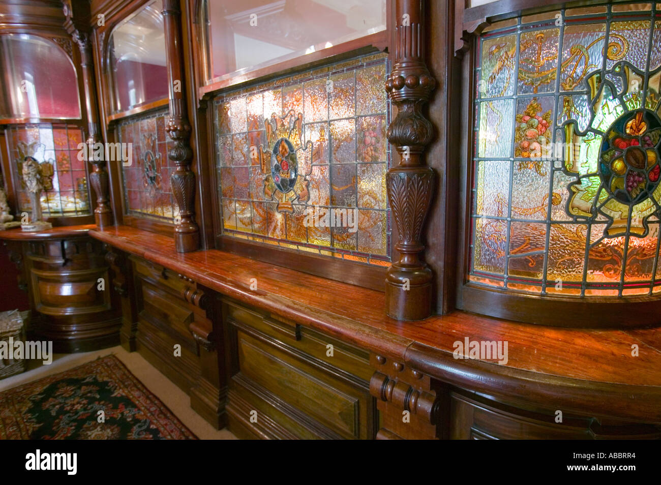 Victorian bar hi-res stock photography and images - Alamy