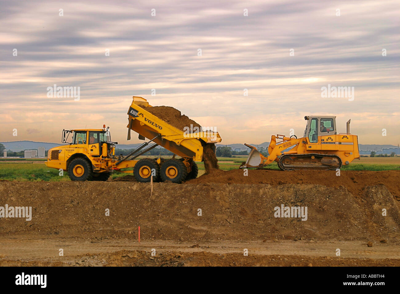 Crawler type vehicle hi-res stock photography and images - Alamy