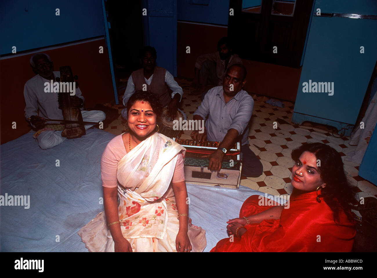 Singer dancer hi-res stock photography and images - Alamy