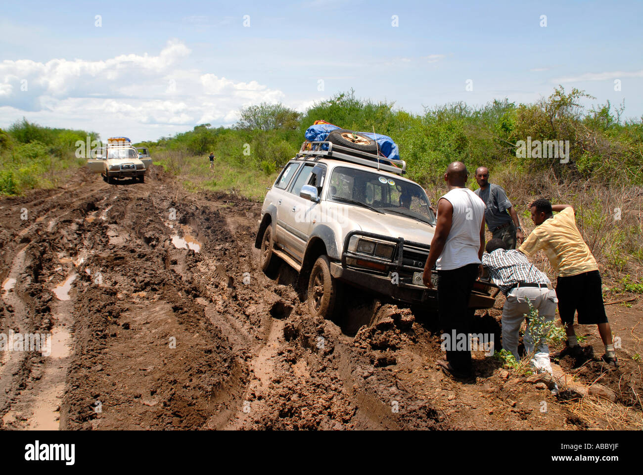 Car stuck in mud hi-res stock photography and images - Alamy