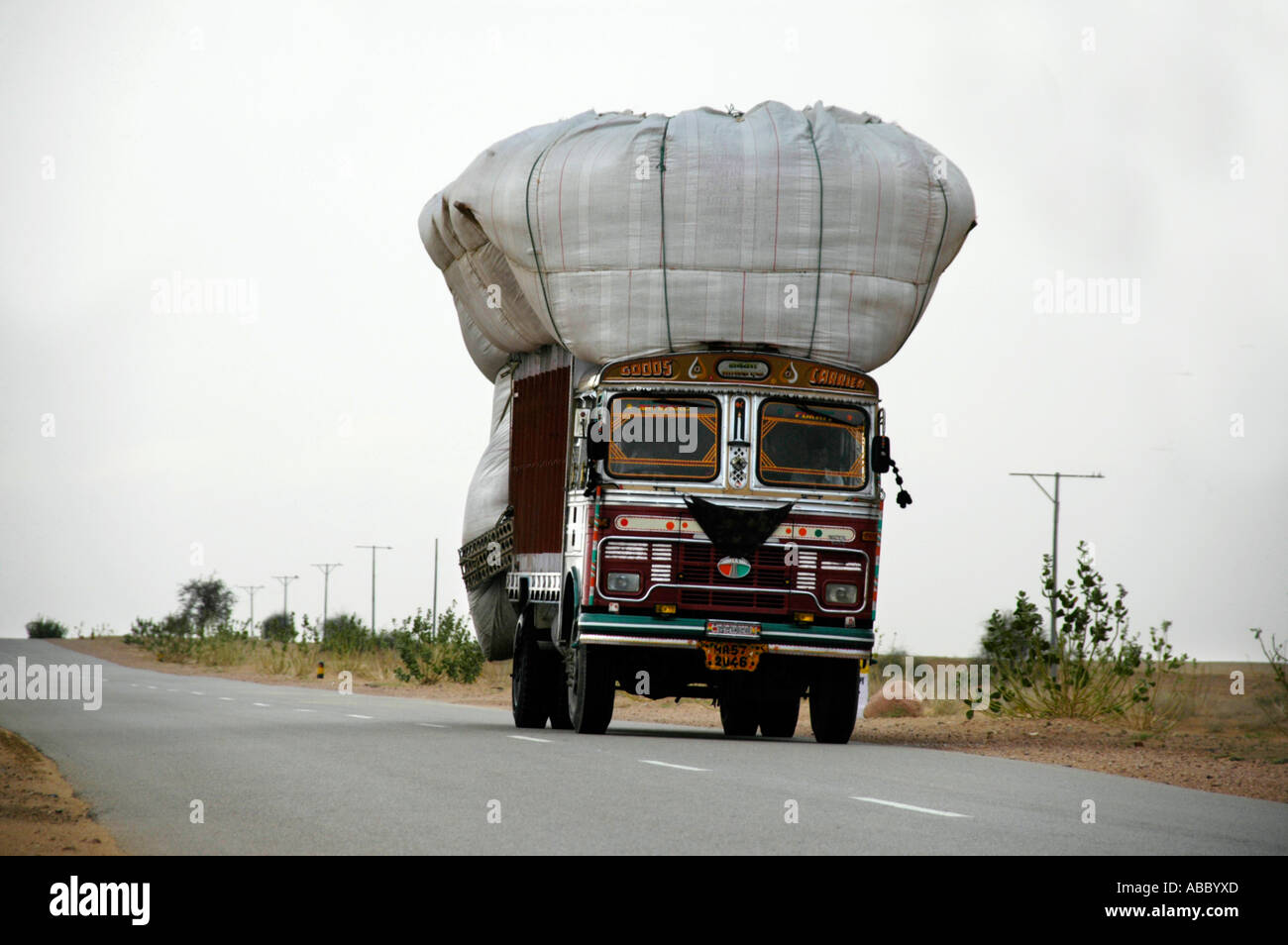 Overloaded indian truck hi-res stock photography and images - Alamy