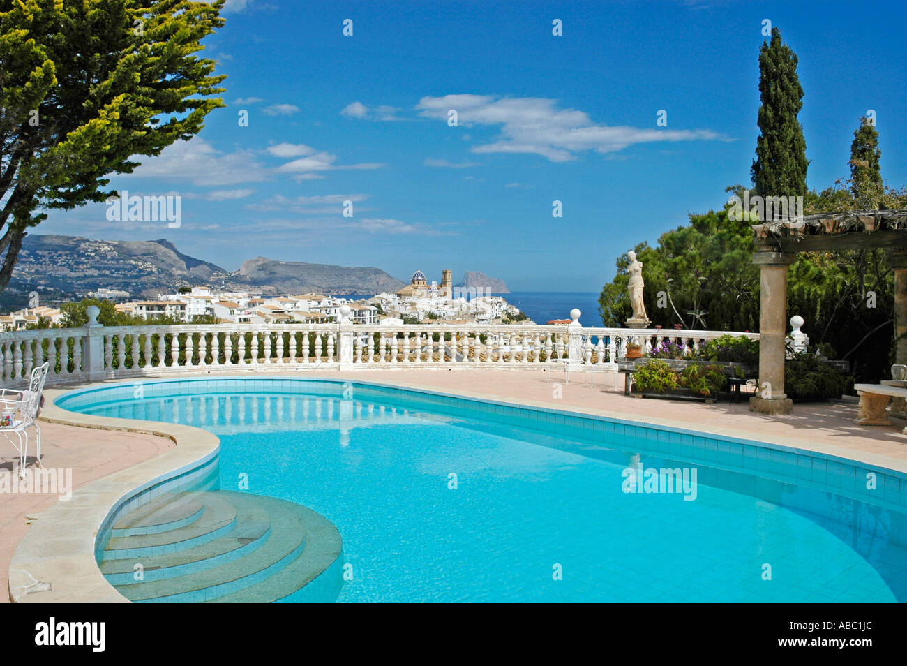 Luxurious swimming pool with view of the city and the coast, Altea ...