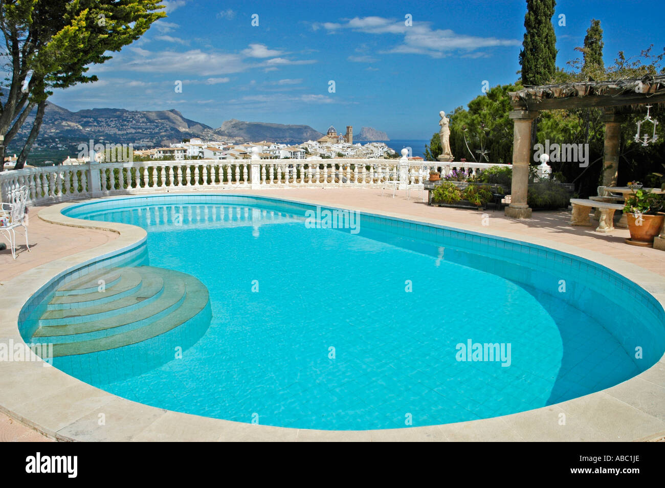 Luxurious swimming pool with view of the city and the coast, Altea ...