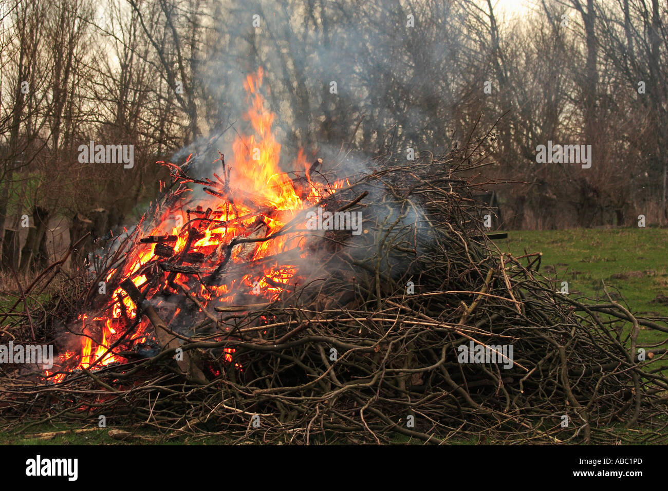 Burning wood of an Easter fire Stock Photo - Alamy