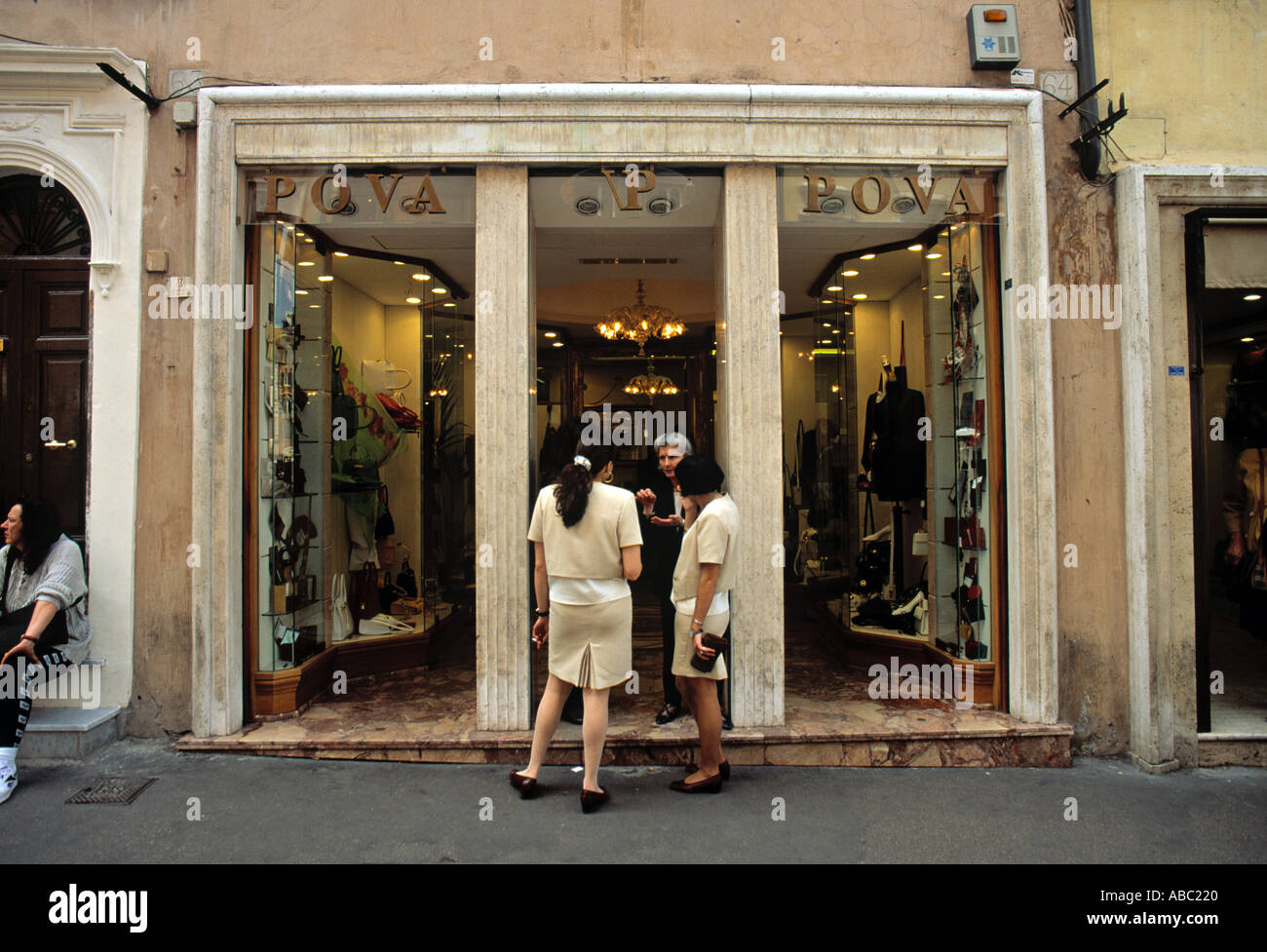 Shopping rome hi-res stock photography and images - Alamy