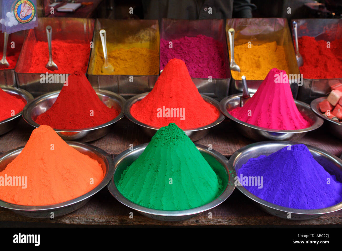 Pile of coloured powder hi-res stock photography and images - Alamy