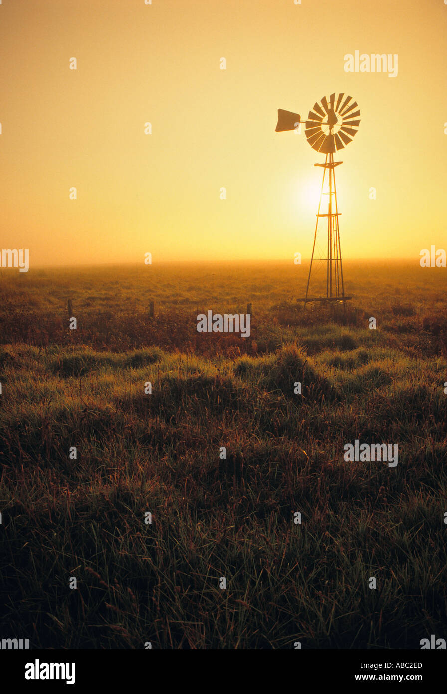 Windmill water pump, Victoria, Australia Stock Photo - Alamy
