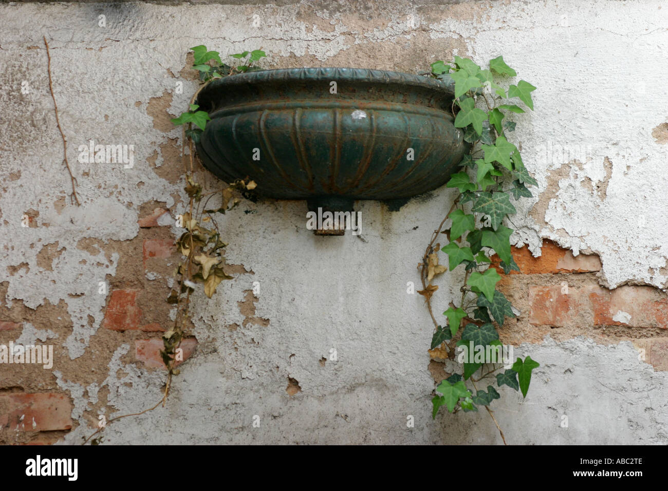 Old washing sink basin Stock Photo - Alamy