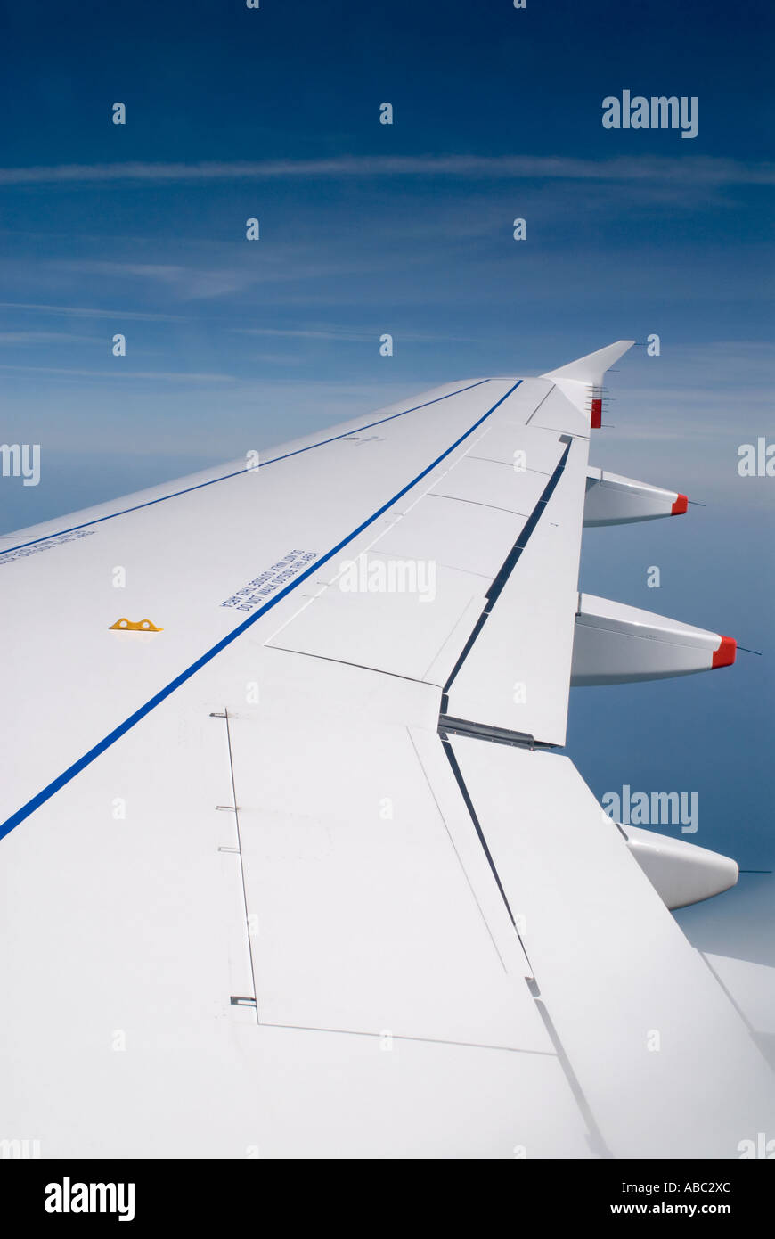 airplane wing in flight Stock Photo - Alamy