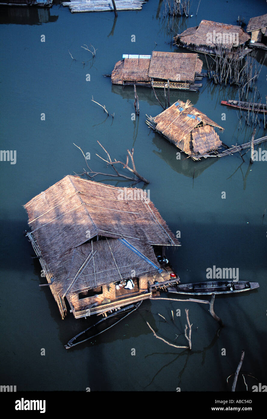 Floating houses, Kanchanburi, Thailand Stock Photo - Alamy
