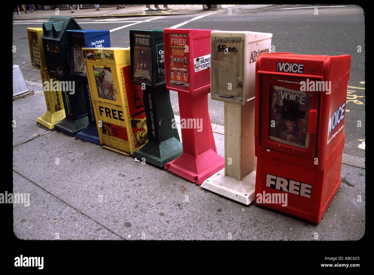 Free newspaper stands hi-res stock photography and images - Alamy