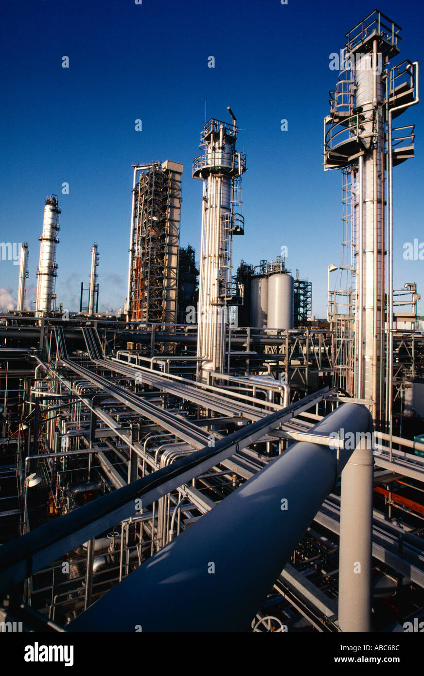 Oil Refinery flexicoker unit converts heavy oil fractions into lighter ...