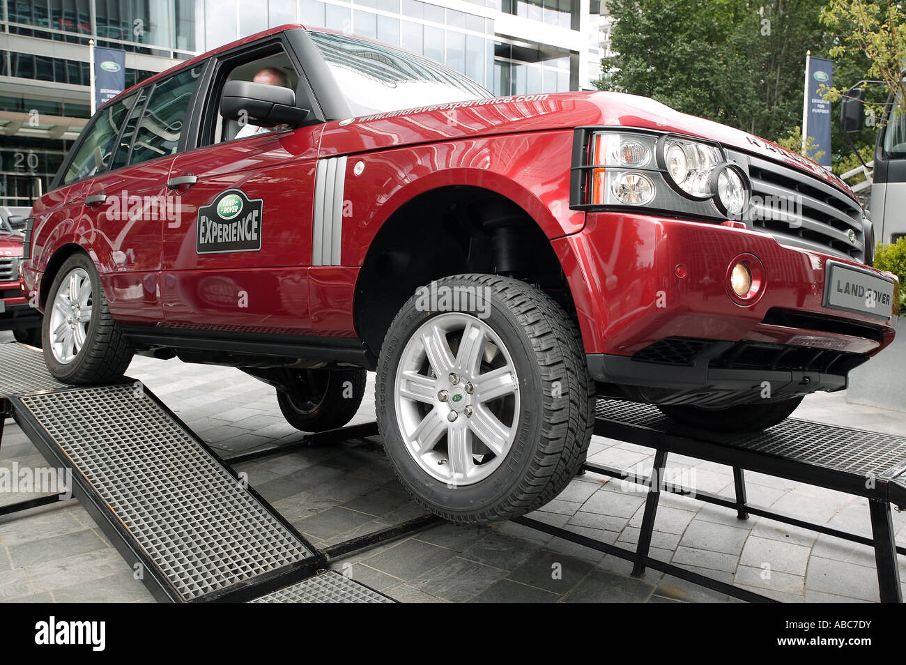 Range Rover Balancing Stock Photo - Alamy