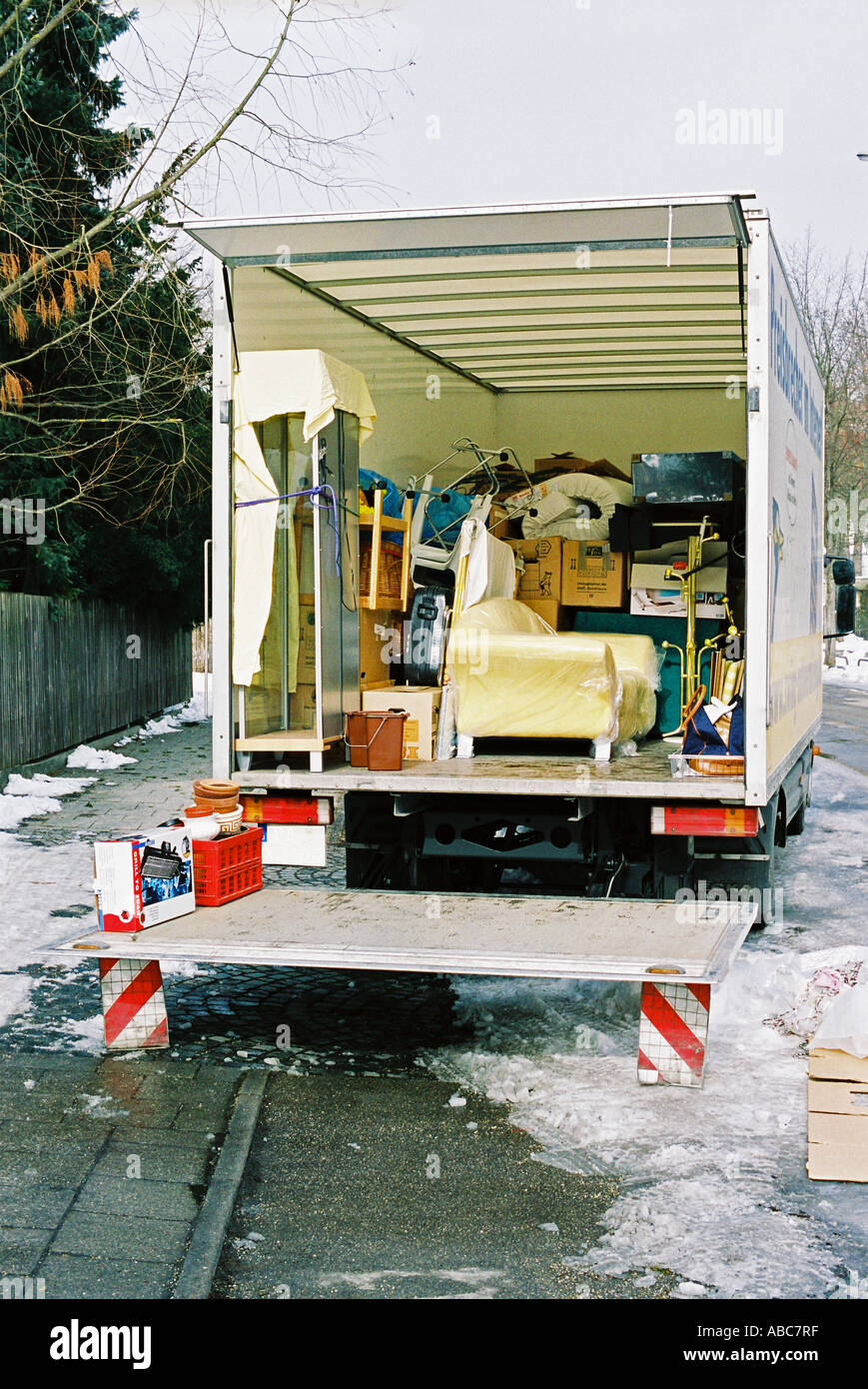 Furniture lorry hi-res stock photography and images - Alamy