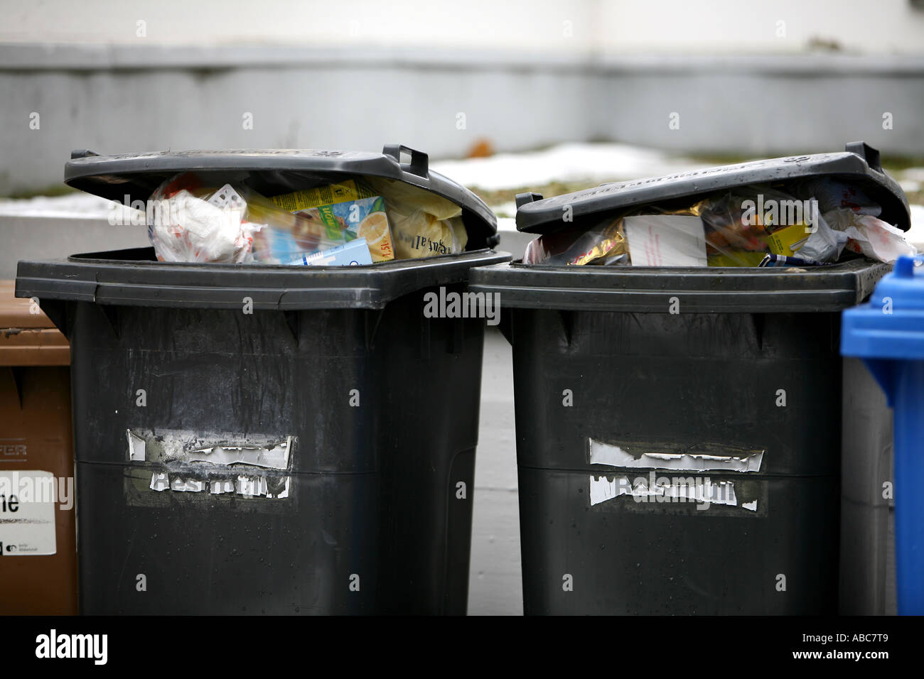 Loaded bins hi-res stock photography and images - Alamy