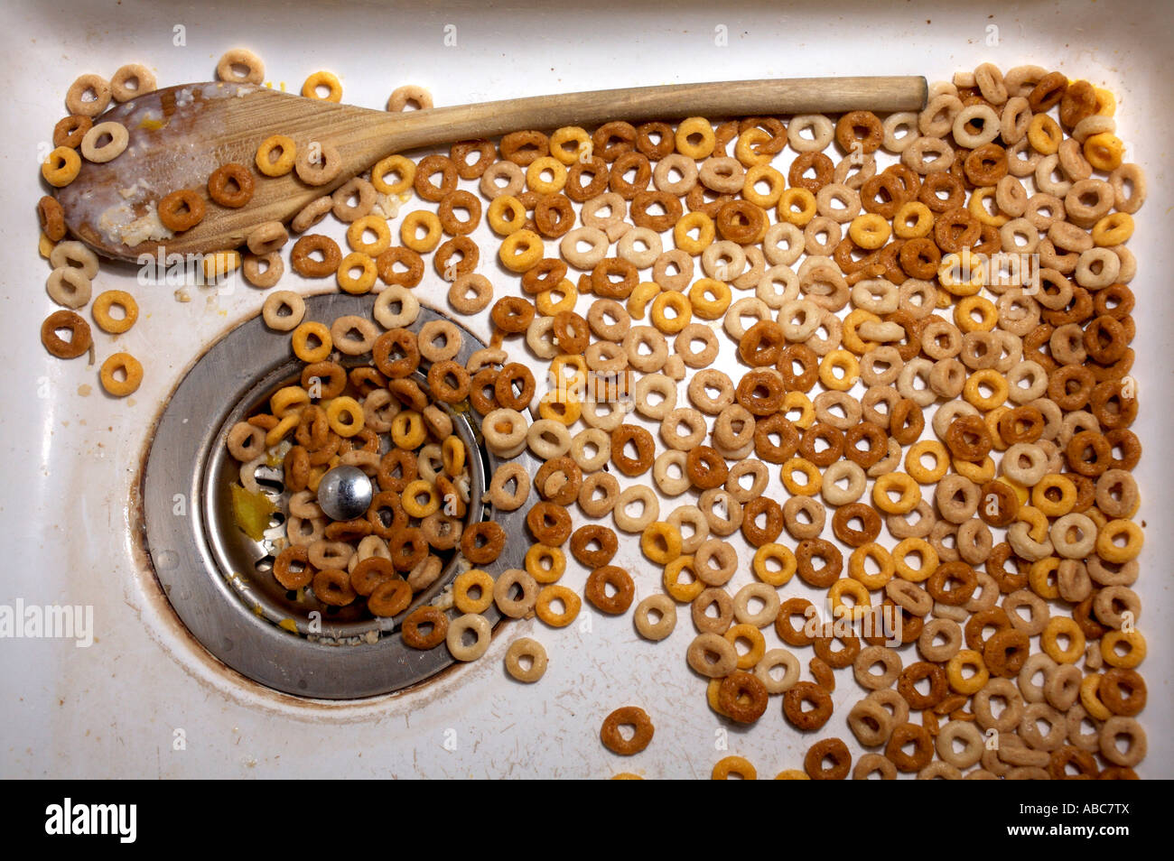 Cereal cheerios hi-res stock photography and images - Alamy