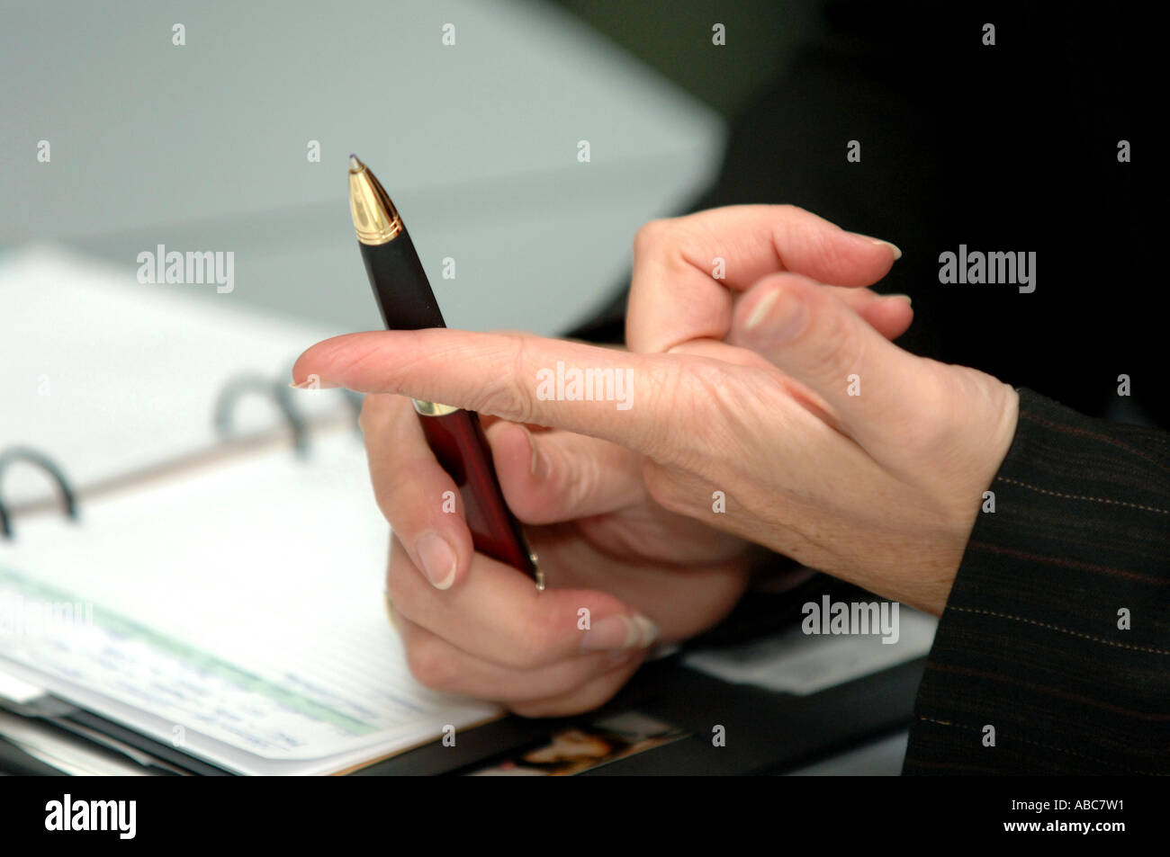 Hand holding a ball pen counting arguing argument Stock Photo - Alamy