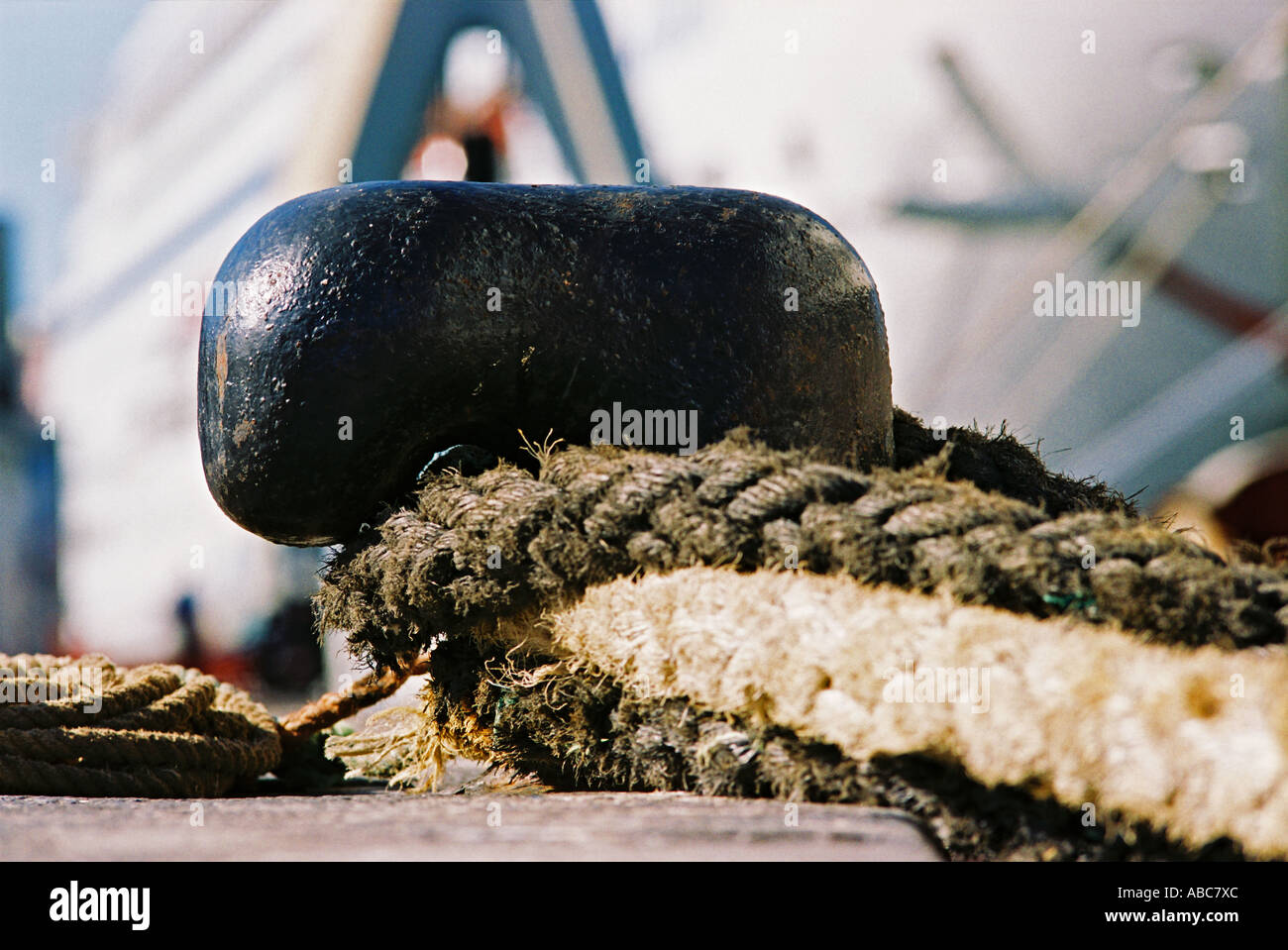 Halyards hi-res stock photography and images - Alamy