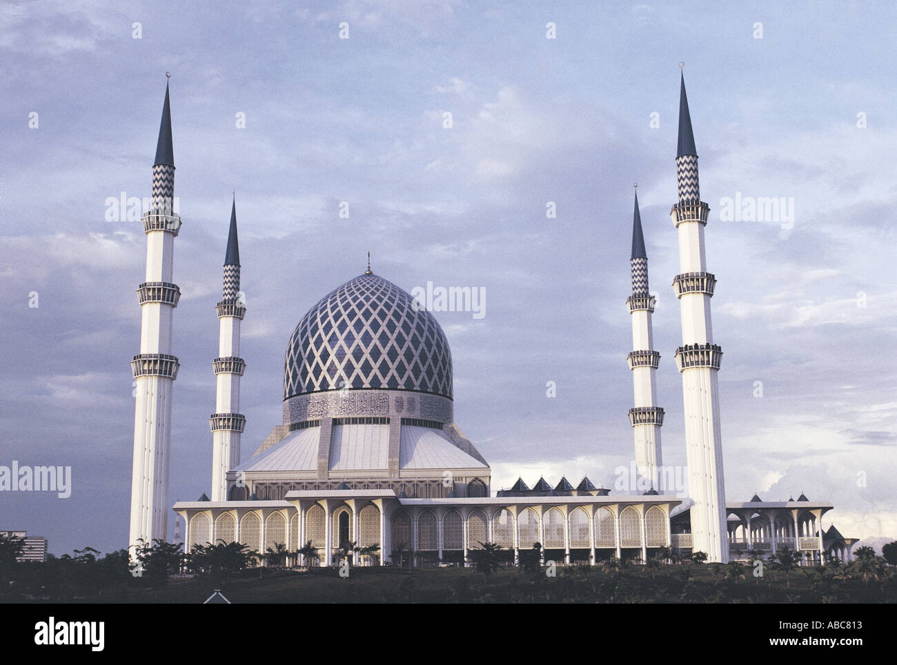 Selangor State Mosque, Malaysia Stock Photo - Alamy
