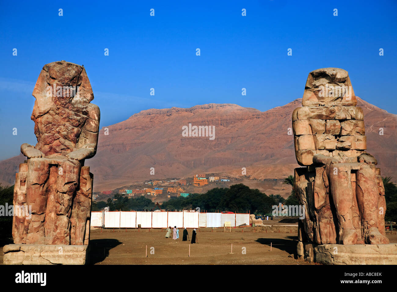 The colossus of memnon hi-res stock photography and images - Alamy