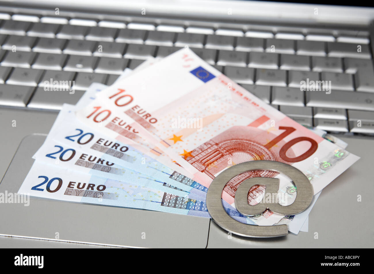 Money icon laptop bills hi-res stock photography and images - Alamy