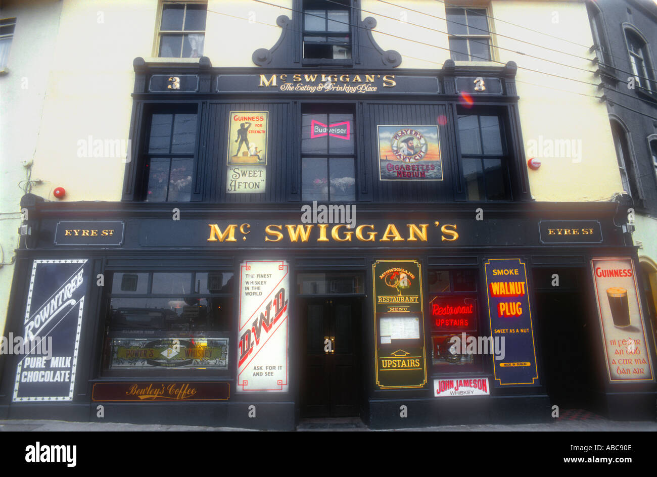 An elaborate Pub facade in the Irish Republic Stock Photo - Alamy